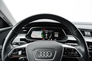 Melns Audi E-Tron 2022 Rīga, ar dzinēja tilpumu 0.00 L un nobraukumu 44 tūkst. km par 34950 €, foto 20 vietnē AUTOMOTO.COM.LV