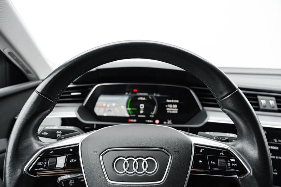 Melns Audi E-Tron 2022 Rīga, ar dzinēja tilpumu 0.00 L un nobraukumu 44 tūkst. km par 34950 €, foto 20 vietnē AUTOMOTO.COM.LV