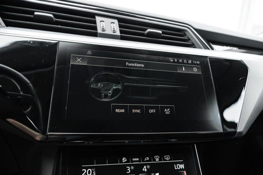 Melns Audi E-Tron 2022 Rīga, ar dzinēja tilpumu 0.00 L un nobraukumu 44 tūkst. km par 34950 €, foto 23 vietnē AUTOMOTO.COM.LV