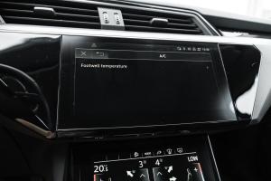 Melns Audi E-Tron 2022 Rīga, ar dzinēja tilpumu 0.00 L un nobraukumu 44 tūkst. km par 34950 €, foto 24 vietnē AUTOMOTO.COM.LV