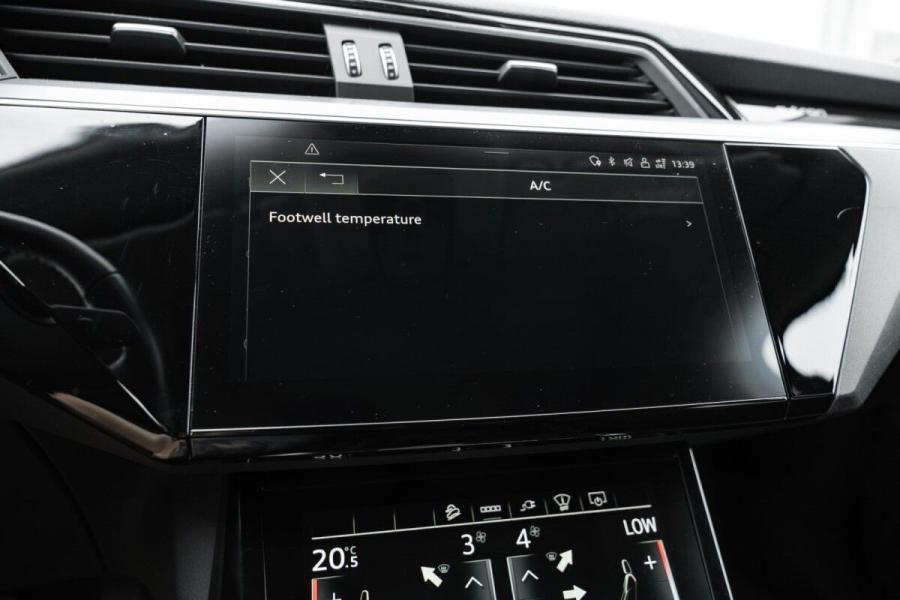 Melns Audi E-Tron 2022 Rīga, ar dzinēja tilpumu 0.00 L un nobraukumu 44 tūkst. km par 34950 €, foto 24 vietnē AUTOMOTO.COM.LV