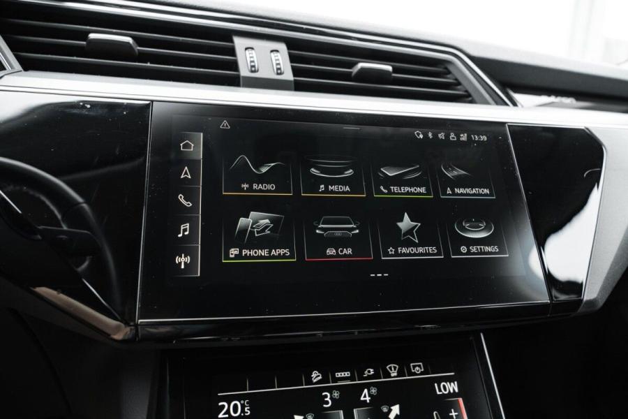 Melns Audi E-Tron 2022 Rīga, ar dzinēja tilpumu 0.00 L un nobraukumu 44 tūkst. km par 34950 €, foto 25 vietnē AUTOMOTO.COM.LV