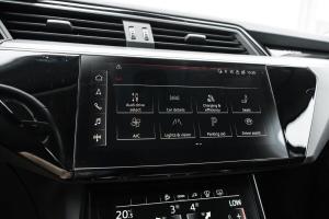 Melns Audi E-Tron 2022 Rīga, ar dzinēja tilpumu 0.00 L un nobraukumu 44 tūkst. km par 34950 €, foto 26 vietnē AUTOMOTO.COM.LV
