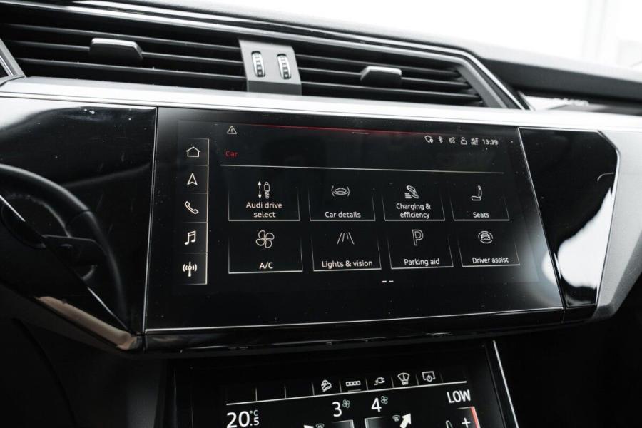 Melns Audi E-Tron 2022 Rīga, ar dzinēja tilpumu 0.00 L un nobraukumu 44 tūkst. km par 34950 €, foto 26 vietnē AUTOMOTO.COM.LV