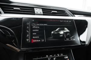 Melns Audi E-Tron 2022 Rīga, ar dzinēja tilpumu 0.00 L un nobraukumu 44 tūkst. km par 34950 €, foto 27 vietnē AUTOMOTO.COM.LV