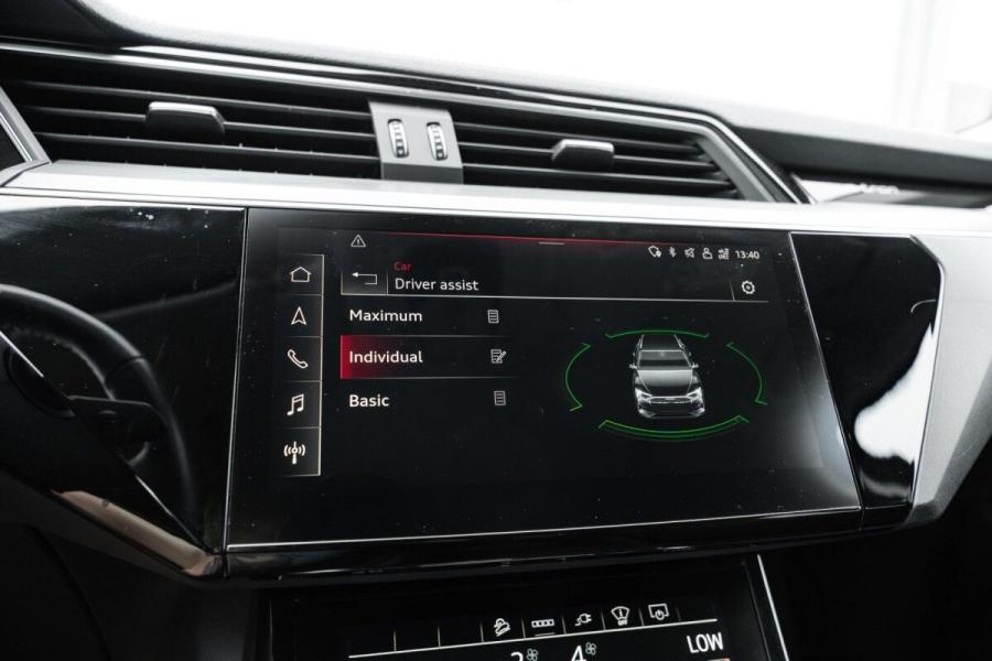 Melns Audi E-Tron 2022 Rīga, ar dzinēja tilpumu 0.00 L un nobraukumu 44 tūkst. km par 34950 €, foto 29 vietnē AUTOMOTO.COM.LV