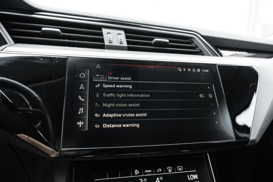 Melns Audi E-Tron 2022 Rīga, ar dzinēja tilpumu 0.00 L un nobraukumu 44 tūkst. km par 34950 €, foto 30 vietnē AUTOMOTO.COM.LV