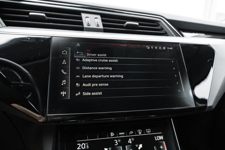 Melns Audi E-Tron 2022 Rīga, ar dzinēja tilpumu 0.00 L un nobraukumu 44 tūkst. km par 34950 €, foto 31 vietnē AUTOMOTO.COM.LV
