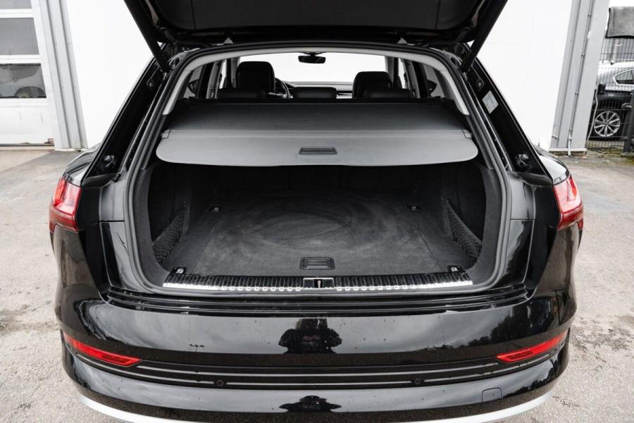 Melns Audi E-Tron 2022 Rīga, ar dzinēja tilpumu 0.00 L un nobraukumu 44 tūkst. km par 34950 €, foto 36 vietnē AUTOMOTO.COM.LV