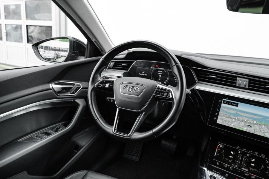 Melns Audi E-Tron 2022 Rīga, ar dzinēja tilpumu 0.00 L un nobraukumu 44 tūkst. km par 34950 €, foto 38 vietnē AUTOMOTO.COM.LV