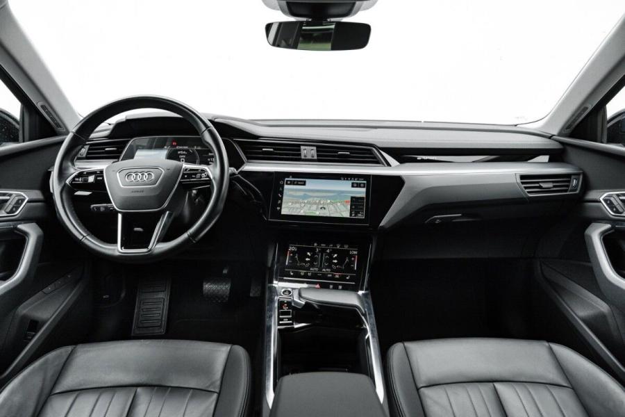 Melns Audi E-Tron 2022 Rīga, ar dzinēja tilpumu 0.00 L un nobraukumu 44 tūkst. km par 34950 €, foto 39 vietnē AUTOMOTO.COM.LV
