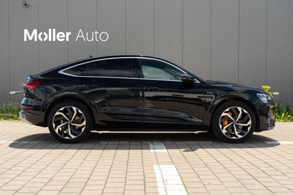 Black Audi E-Tron 2022 in Vilnius, with an engine capacity of 0.00 L and mileage of 28 thousand km for 29950 €, photo 9 on AUTOMOTO.COM.LV