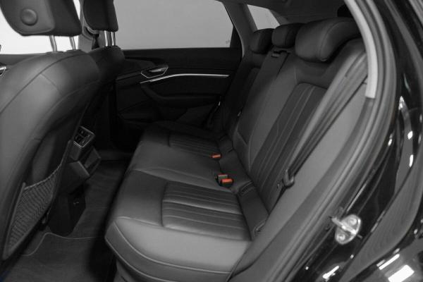 Black Audi E-Tron 2022 in Vilnius, with an engine capacity of 0.00 L and mileage of 62 thousand km for 29900 €, photo 6 on AUTOMOTO.COM.LV