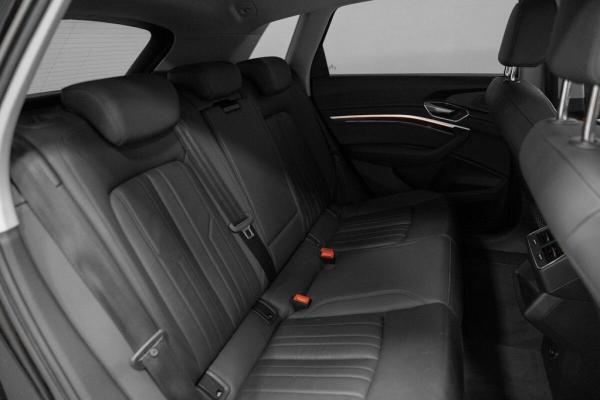 Black Audi E-Tron 2022 in Vilnius, with an engine capacity of 0.00 L and mileage of 62 thousand km for 29900 €, photo 8 on AUTOMOTO.COM.LV