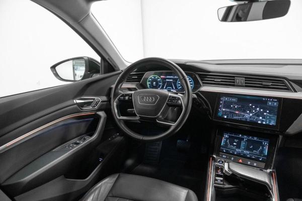 Black Audi E-Tron 2022 in Vilnius, with an engine capacity of 0.00 L and mileage of 62 thousand km for 29900 €, photo 10 on AUTOMOTO.COM.LV