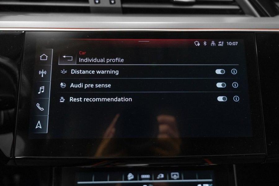 Черный Ауди E-Tron 2022 в Вильнюс, объемом двигателя 0.00 л и пробегом 62 тыс. км за 29900 €, фото 16 на AUTOMOTO.COM.LV