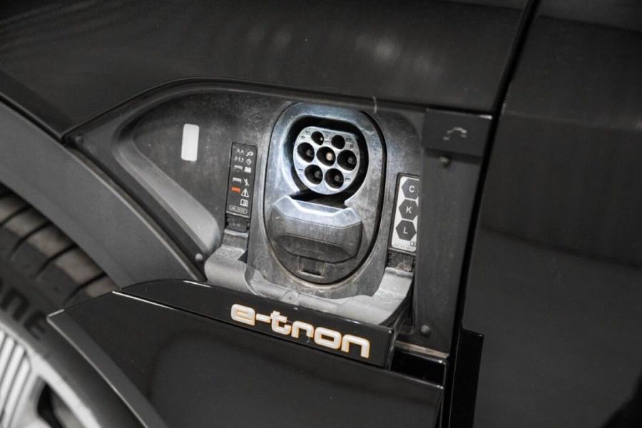 Черный Ауди E-Tron 2022 в Вильнюс, объемом двигателя 0.00 л и пробегом 62 тыс. км за 29900 €, фото 25 на AUTOMOTO.COM.LV