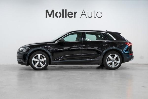Black Audi E-Tron 2022 in Vilnius, with an engine capacity of 0.00 L and mileage of 57 thousand km for 29250 €, photo 6 on AUTOMOTO.COM.LV