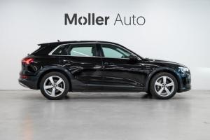 Black Audi E-Tron 2022 in Vilnius, with an engine capacity of 0.00 L and mileage of 57 thousand km for 29250 €, photo 9 on AUTOMOTO.COM.LV