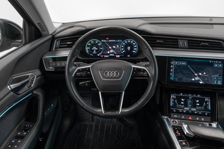 Black Audi E-Tron 2022 in Vilnius, with an engine capacity of 0.00 L and mileage of 57 thousand km for 29250 €, photo 14 on AUTOMOTO.COM.LV