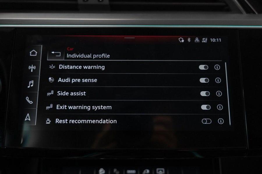 Black Audi E-Tron 2022 in Vilnius, with an engine capacity of 0.00 L and mileage of 57 thousand km for 29250 €, photo 18 on AUTOMOTO.COM.LV