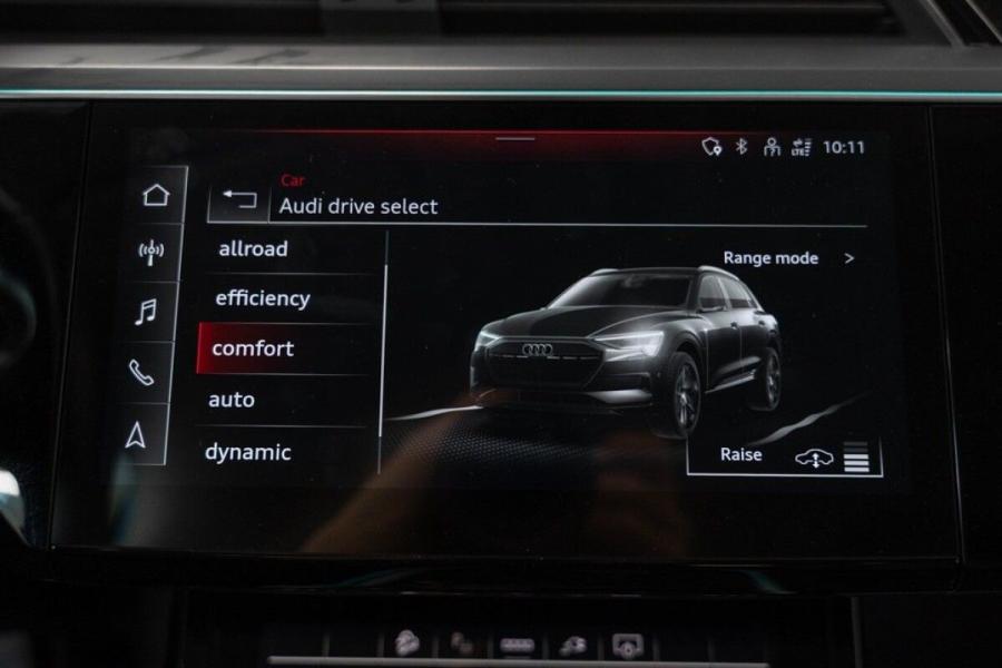 Black Audi E-Tron 2022 in Vilnius, with an engine capacity of 0.00 L and mileage of 57 thousand km for 29250 €, photo 20 on AUTOMOTO.COM.LV