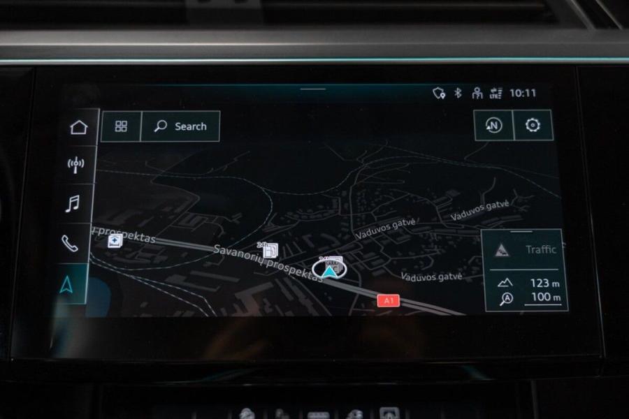 Black Audi E-Tron 2022 in Vilnius, with an engine capacity of 0.00 L and mileage of 57 thousand km for 29250 €, photo 21 on AUTOMOTO.COM.LV