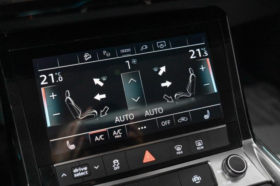 Black Audi E-Tron 2022 in Vilnius, with an engine capacity of 0.00 L and mileage of 57 thousand km for 29250 €, photo 22 on AUTOMOTO.COM.LV