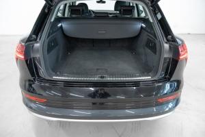 Black Audi E-Tron 2022 in Vilnius, with an engine capacity of 0.00 L and mileage of 57 thousand km for 29250 €, photo 25 on AUTOMOTO.COM.LV