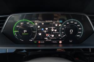 Черный Ауди E-Tron 2022 в Вильнюс, объемом двигателя 0.00 л и пробегом 76 тыс. км за 40650 €, фото 34 на AUTOMOTO.COM.LV
