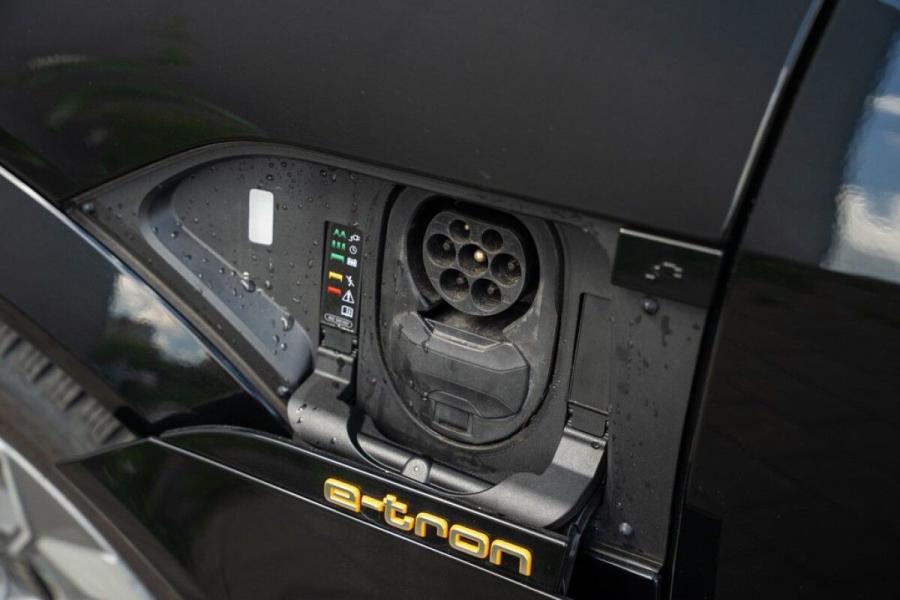 Черный Ауди E-Tron 2022 в Вильнюс, объемом двигателя 0.00 л и пробегом 76 тыс. км за 40650 €, фото 38 на AUTOMOTO.COM.LV