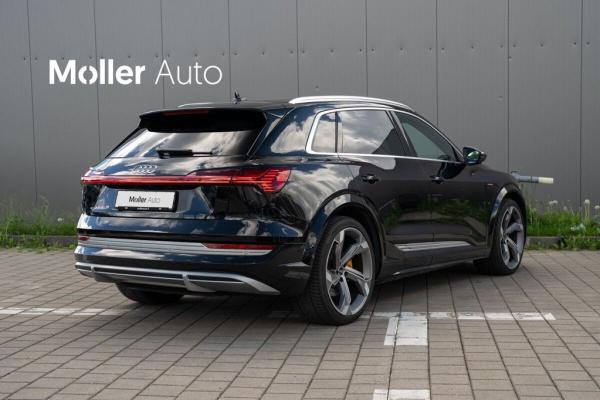 Black Audi E-Tron 2022 in Vilnius, with an engine capacity of 0.00 L and mileage of 76 thousand km for 40650 €, photo 8 on AUTOMOTO.COM.LV