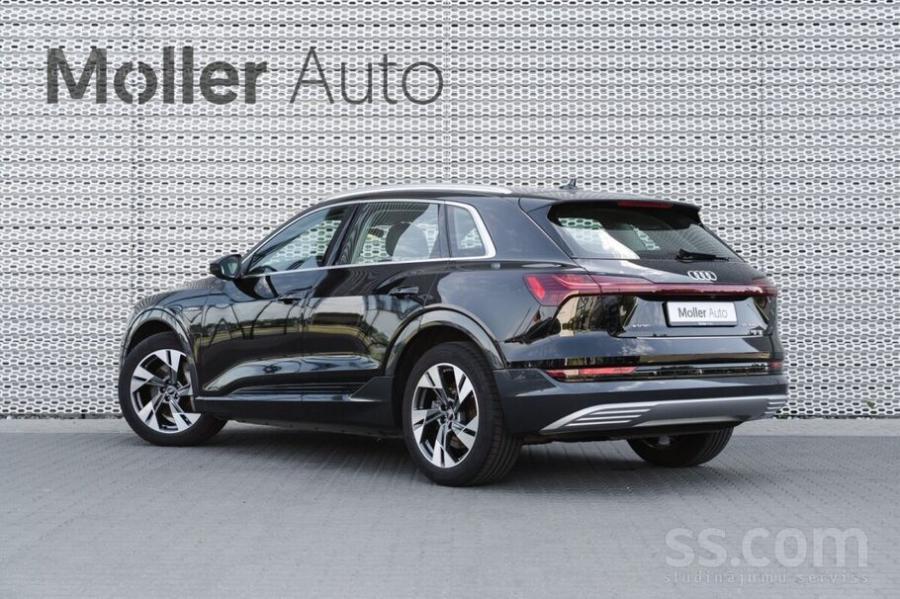 Melns Audi E-Tron 2022 Rīga, ar dzinēja tilpumu 0.00 L un nobraukumu 32 tūkst. km par 40500 €, foto 4 vietnē AUTOMOTO.COM.LV