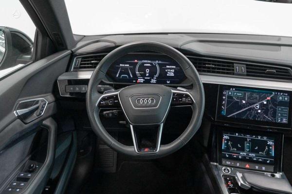 Черный Ауди E-Tron 2022 в Вильнюс, объемом двигателя 0.00 л и пробегом 65 тыс. км за 32900 €, фото 9 на AUTOMOTO.COM.LV