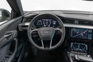 Черный Ауди E-Tron 2022 в Вильнюс, объемом двигателя 0.00 л и пробегом 65 тыс. км за 32900 €, фото 10 на AUTOMOTO.COM.LV