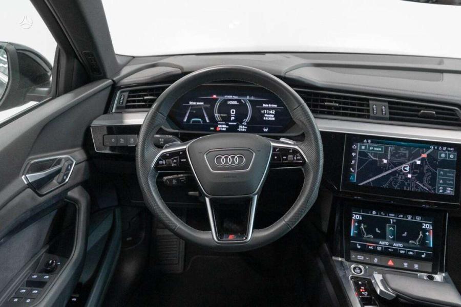 Черный Ауди E-Tron 2022 в Вильнюс, объемом двигателя 0.00 л и пробегом 65 тыс. км за 32900 €, фото 10 на AUTOMOTO.COM.LV