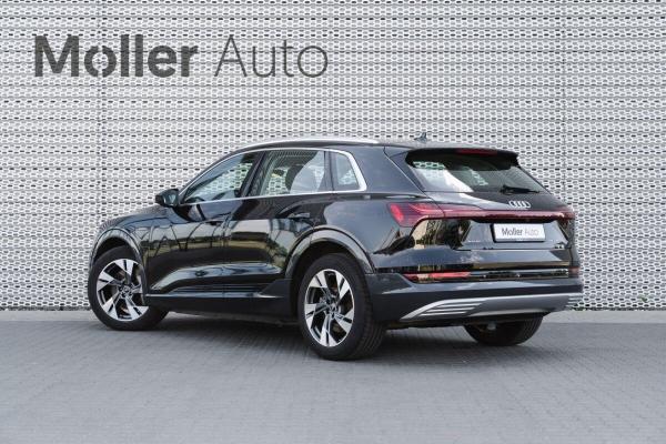 Black Audi E-Tron 2022 in Marupe, with an engine capacity of 0.00 L and mileage of 32 thousand km for 40500 €, photo 3 on AUTOMOTO.COM.LV
