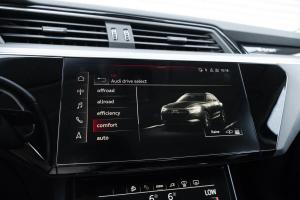 Черный Ауди E-Tron 2022 в Марупе, объемом двигателя 0.00 л и пробегом 32 тыс. км за 40500 €, фото 25 на AUTOMOTO.COM.LV