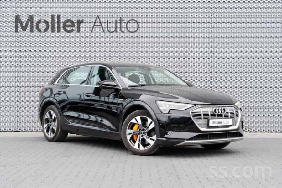 Black Audi E-Tron 2022 in Riga, with an engine capacity of 0.00 L and mileage of 74 thousand km for 35950 €, photo 3 on AUTOMOTO.COM.LV