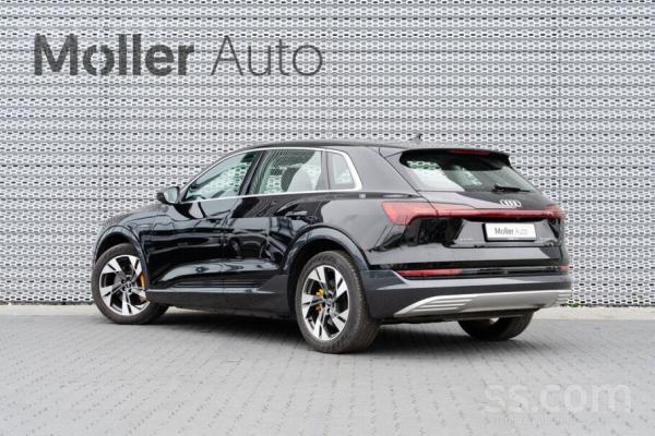 Черный Ауди E-Tron 2022 в Рига, объемом двигателя 0.00 л и пробегом 74 тыс. км за 35950 €, фото 3 на AUTOMOTO.COM.LV
