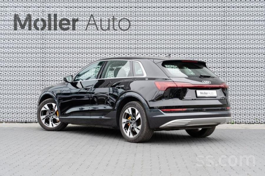 Black Audi E-Tron 2022 in Riga, with an engine capacity of 0.00 L and mileage of 74 thousand km for 35950 €, photo 4 on AUTOMOTO.COM.LV