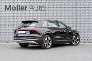 Black Audi E-Tron 2022 in Riga, with an engine capacity of 0.00 L and mileage of 74 thousand km for 35950 €, photo 5 on AUTOMOTO.COM.LV