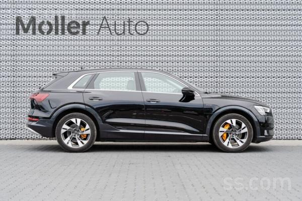Черный Ауди E-Tron 2022 в Рига, объемом двигателя 0.00 л и пробегом 74 тыс. км за 35950 €, фото 5 на AUTOMOTO.COM.LV