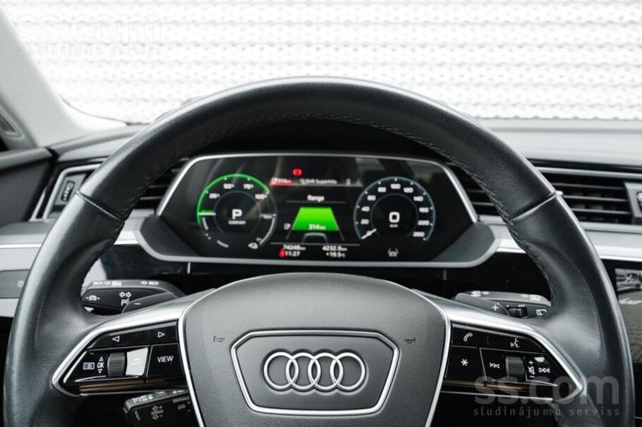 Black Audi E-Tron 2022 in Riga, with an engine capacity of 0.00 L and mileage of 74 thousand km for 35950 €, photo 15 on AUTOMOTO.COM.LV