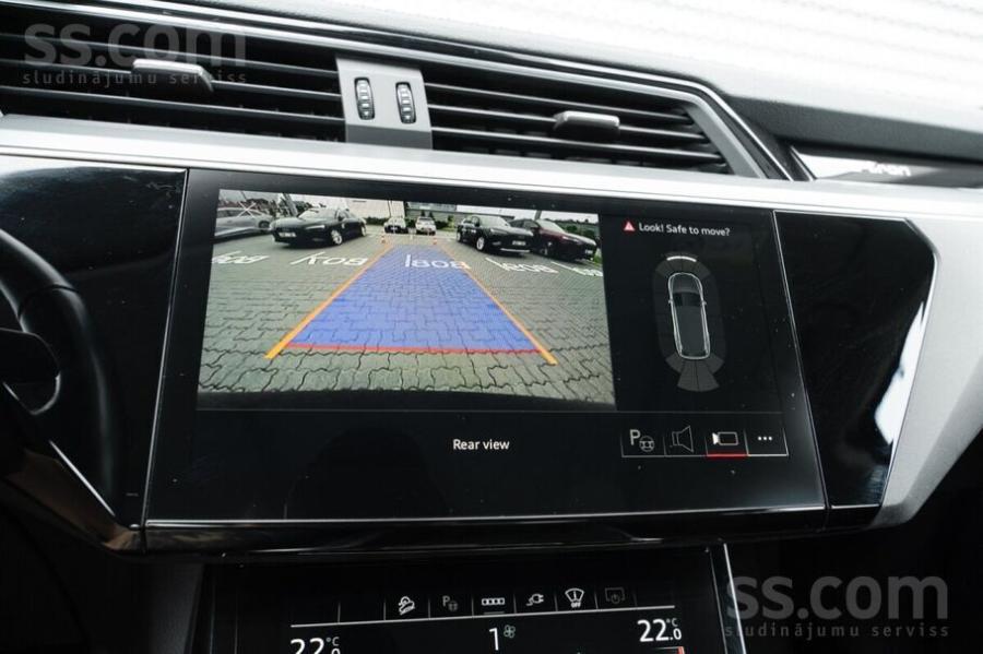 Black Audi E-Tron 2022 in Riga, with an engine capacity of 0.00 L and mileage of 74 thousand km for 35950 €, photo 17 on AUTOMOTO.COM.LV