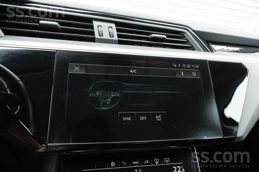 Black Audi E-Tron 2022 in Riga, with an engine capacity of 0.00 L and mileage of 74 thousand km for 35950 €, photo 18 on AUTOMOTO.COM.LV
