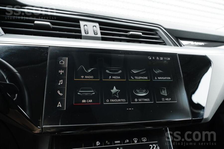 Black Audi E-Tron 2022 in Riga, with an engine capacity of 0.00 L and mileage of 74 thousand km for 35950 €, photo 19 on AUTOMOTO.COM.LV