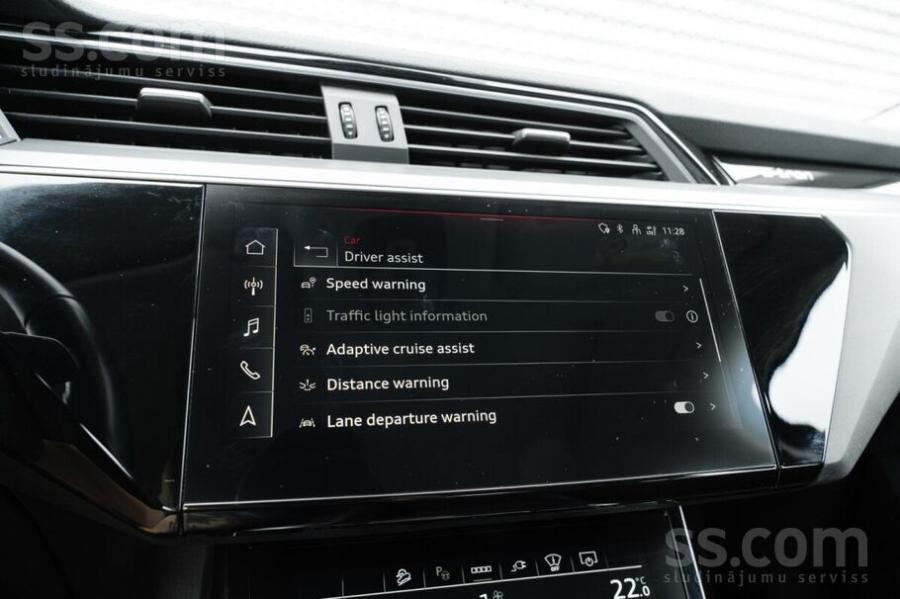 Black Audi E-Tron 2022 in Riga, with an engine capacity of 0.00 L and mileage of 74 thousand km for 35950 €, photo 21 on AUTOMOTO.COM.LV