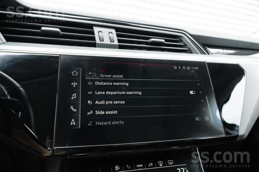 Black Audi E-Tron 2022 in Riga, with an engine capacity of 0.00 L and mileage of 74 thousand km for 35950 €, photo 22 on AUTOMOTO.COM.LV