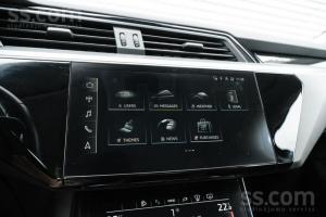 Black Audi E-Tron 2022 in Riga, with an engine capacity of 0.00 L and mileage of 74 thousand km for 35950 €, photo 23 on AUTOMOTO.COM.LV